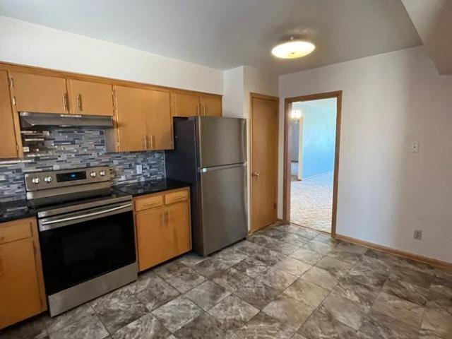 2 BR, 1.5 BA Apartment 207 West 3rd St S, Newton, IA 50208