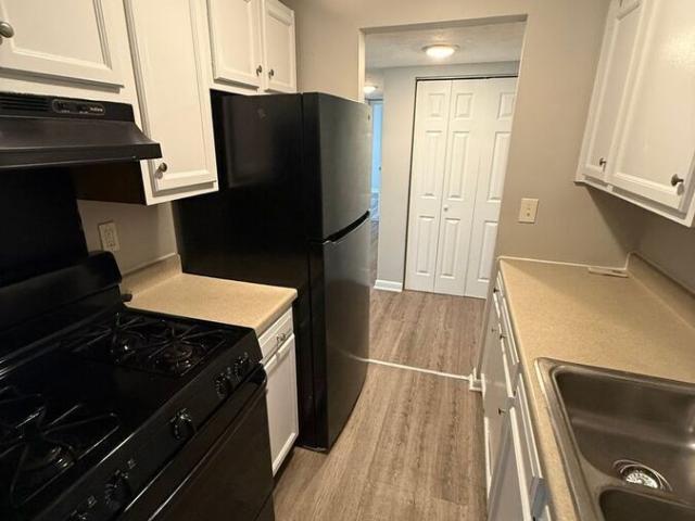 2 BR, 1.5 BA Apartment 2082 Fairmont Court, Lexington, KY 40502