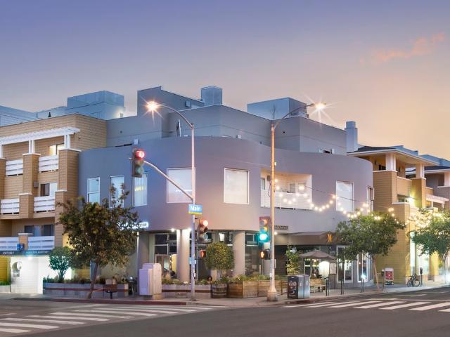 2 BR, 1.5 BA Apartment 2000 Main Street Unit 002 207, Santa Monica, CA 90405