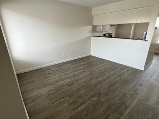 2 BR, 1.5 BA Apartment 2010 Larcus Ave, Unit 33, Bakersfield, CA 93307