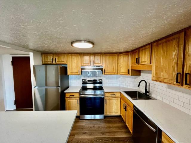2 BR, 1.5 BA Apartment 20201 Lorain Rd Unit 1014, Cleveland, OH 44126