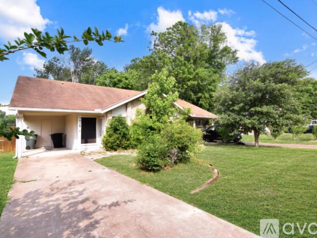 2 BR, 1.5 BA Apartment 2028 S 15th St, Unit 1, Temple, TX 76504