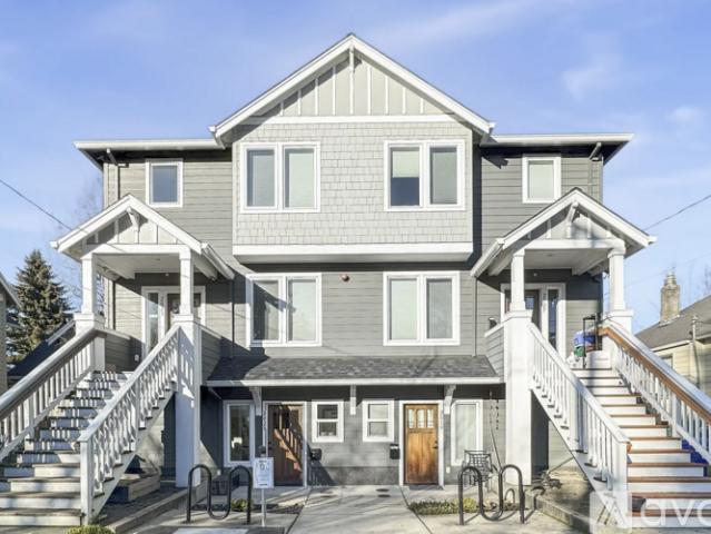 2 BR, 1.5 BA Apartment 2029 Southeast Harold Street, Unit #2, Portland, OR 97202