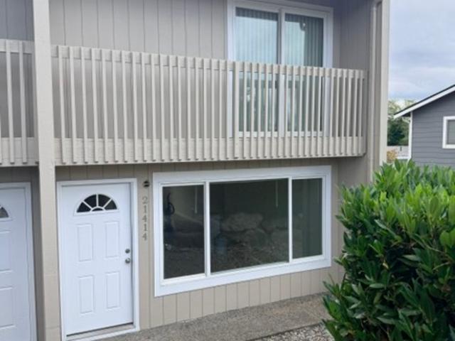 2 BR, 1.5 BA Apartment 21414 5th Place South, Unit Duplex, Des Moines, WA 98198