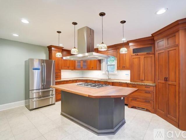 2 BR, 1.5 BA Apartment 2158 Stratford Avenue, Unit 2, Cincinnati, OH 45219