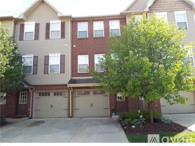 2 BR, 1.5 BA Apartment 2161 Knotty Pine Tr, Unit #32, Howell, MI 48855