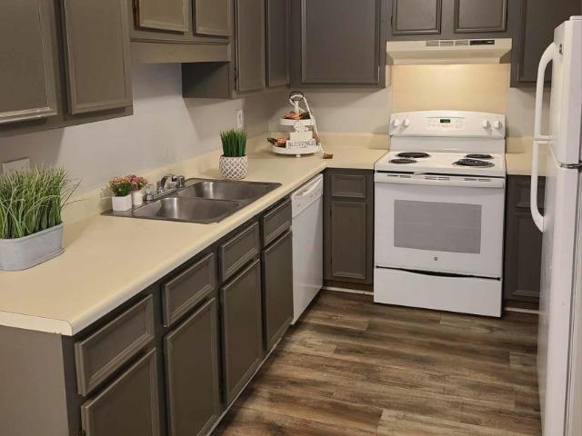 2 BR, 1.5 BA Apartment 2101 Pin Oak Drive Unit Building 2105 2105H, Hopkinsville, KY 42240