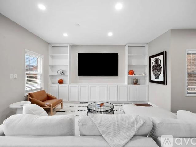 2 BR, 1.5 BA Apartment 2109 Murray Hill Road, Unit 1, Cleveland, OH 44106