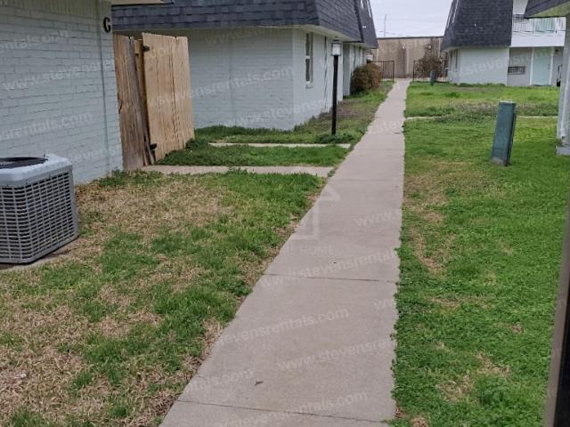 2 BR, 1.5 BA Apartment 2111 NW Lindy Ave, Lawton, OK 73505