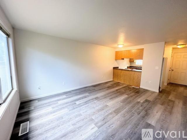 2 BR, 1.5 BA Apartment 2127 N Keene Way Dr, Unit D, Medford, OR 97504