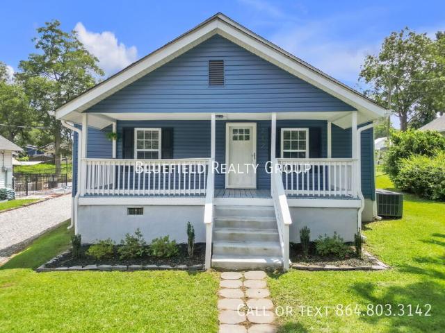2 BR, 1.5 BA Apartment 212 E Bearden St, Greer, SC 29651