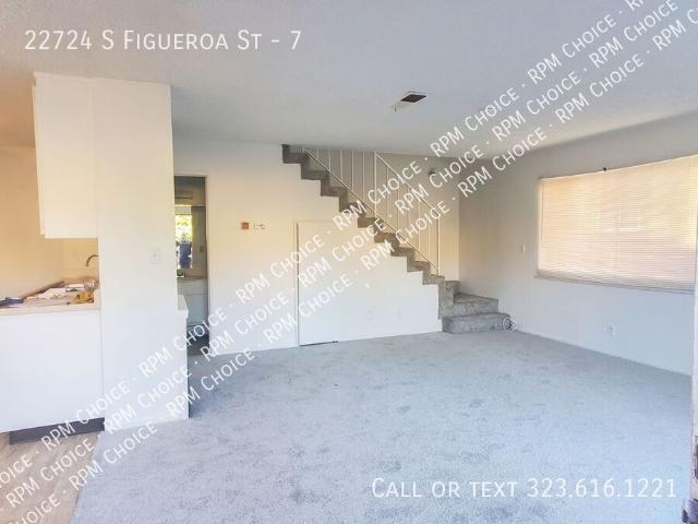 2 BR, 1.5 BA Apartment 22724 S Figueroa St, Carson, CA 90745