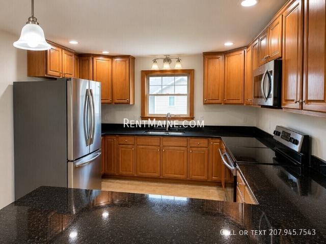 2 BR, 1.5 BA Apartment 2292 Carmel Rd N Apt Newburgh, ME 04444