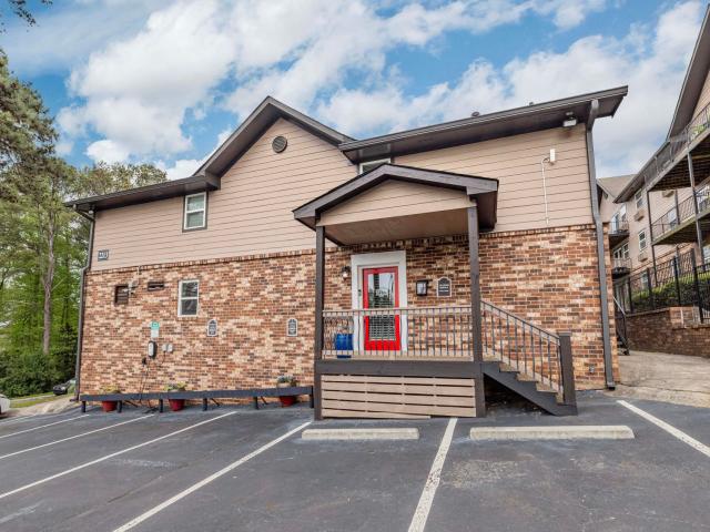 2 BR, 1.5 BA Apartment 2213 Briarcliff Road NE Unit 2201 04, Atlanta, GA 30329