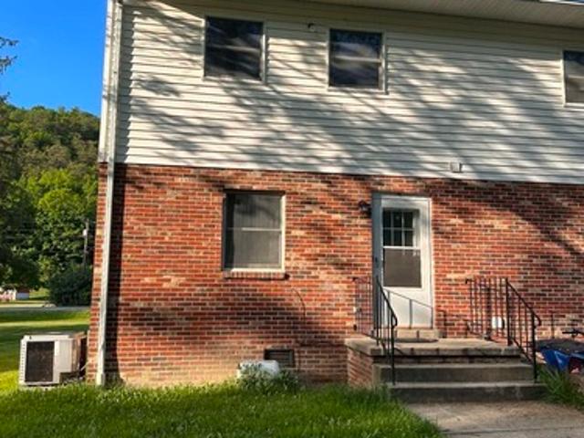 2 BR, 1.5 BA Apartment 22 Town House Lane, Unit 5, Brandywine, WV 26802
