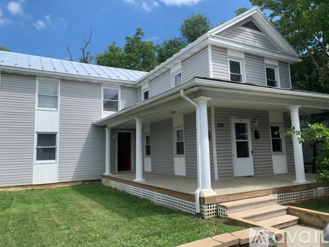 2 BR, 1.5 BA Apartment 230 Chicago Ave, Unit 102, Harrisonburg, VA 22802