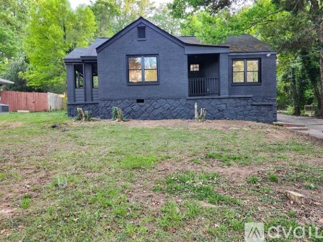 2 BR, 1.5 BA Apartment 2324 Highview Road Southwest, Unit A, Atlanta, GA 30311