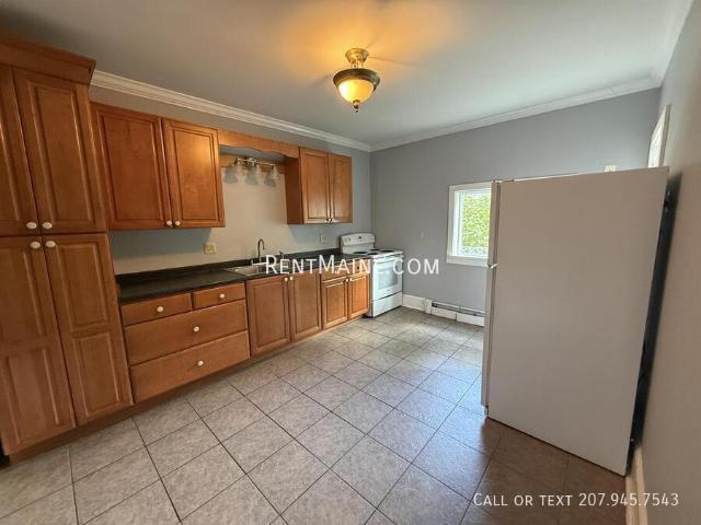 2 BR, 1.5 BA Apartment 23 Dillingham St. Apt Bangor, ME 04401