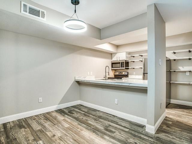 2 BR, 1.5 BA Apartment 2420 E. Abram St. Unit F, Arlington, TX 76010