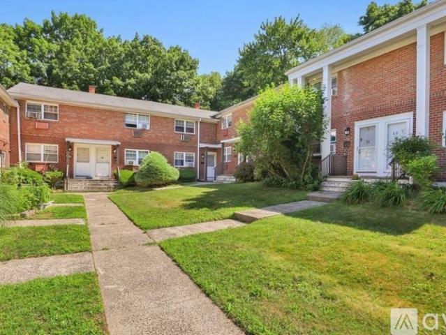 2 BR, 1.5 BA Apartment 24 Woodward Ave, Unit 55, New Haven, CT 06512