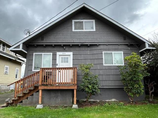 2 BR, 1.5 BA Apartment 2519 6th St, Tillamook, OR 97141