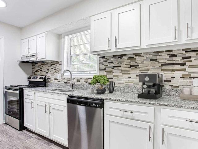 2 BR, 1.5 BA Apartment 2650 Bentley Rd SE Unit 03F, Marietta, GA 30067