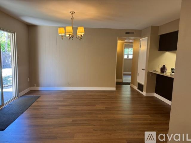 2 BR, 1.5 BA Apartment 2787 Kerria Way, Sacramento, CA 95821