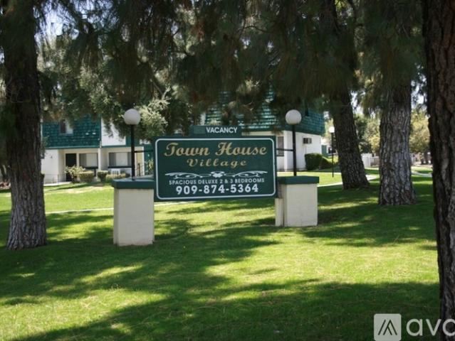 2 BR, 1.5 BA Apartment 288 N Spruce Ave, Unit 71, Rialto, CA 92376