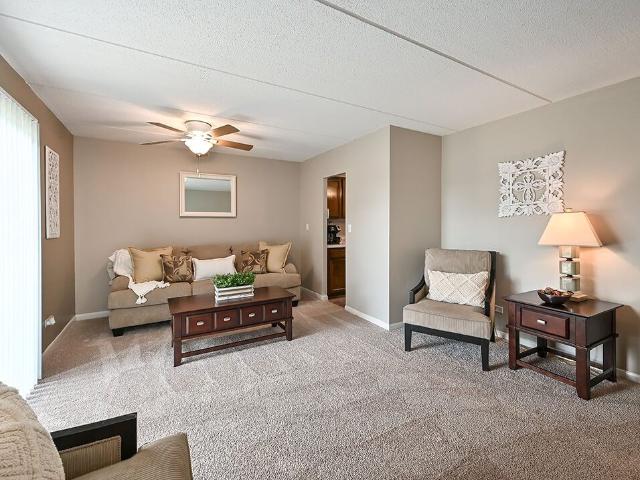 2 BR, 1.5 BA Apartment 2805 West Glen Flora Avenue Unit 3108, Waukegan, IL 60085