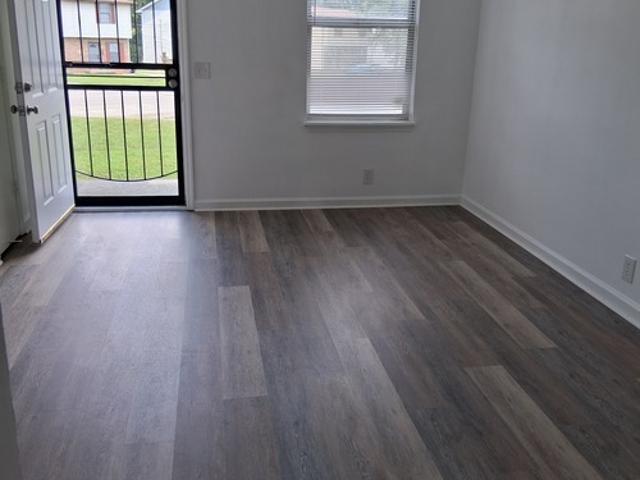 2 BR, 1.5 BA Apartment 2810 Vista Lane, Unit 105, Nashville, TN 37207