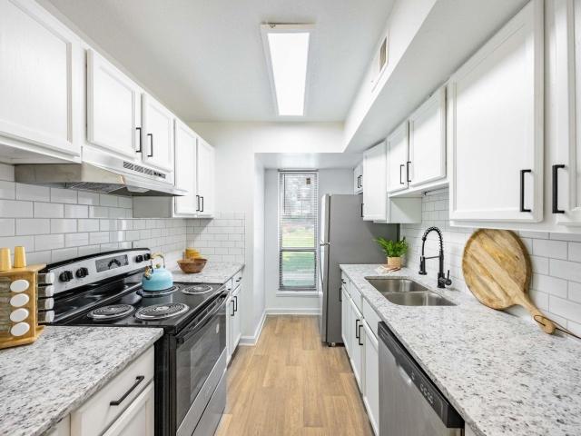 2 BR, 1.5 BA Apartment 2 Hiltin Pl Unit 11G, Greensboro, NC 27409