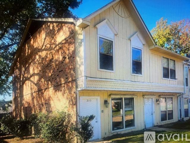 2 BR, 1.5 BA Apartment 305 307 Brookwood Dr, Unit 305A, Texarkana, TX 75501