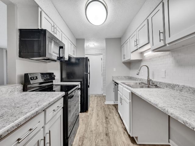 2 BR, 1.5 BA Apartment 3019 Ingleside Drive Unit 3009F, High Point, NC 27265