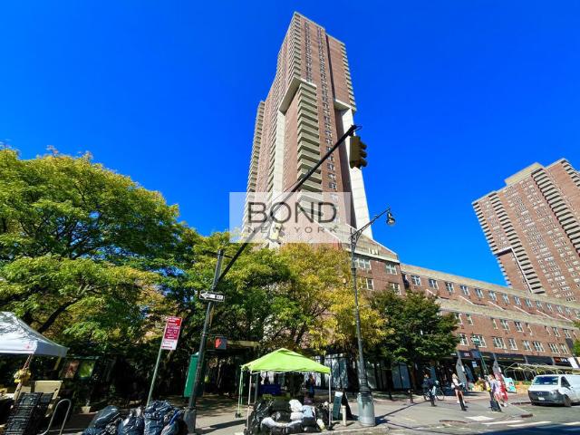 2 BR, 1.5 BA Apartment 310 Greenwich St, New York, NY 10013