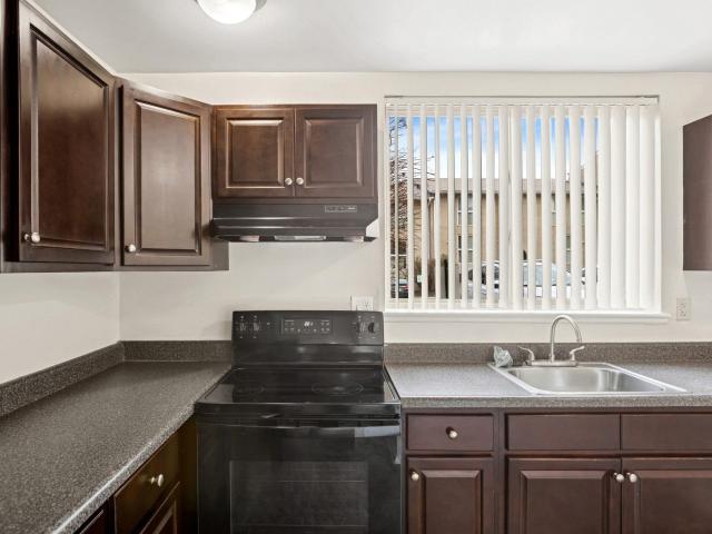 2 BR, 1.5 BA Apartment 325 N Summit Ave Unit C26A, Gaithersburg, MD 20877