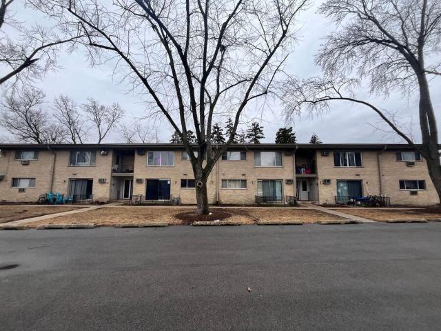 2 BR, 1.5 BA Apartment 320 N. Harvard Avenue, Villa Park, IL 60181