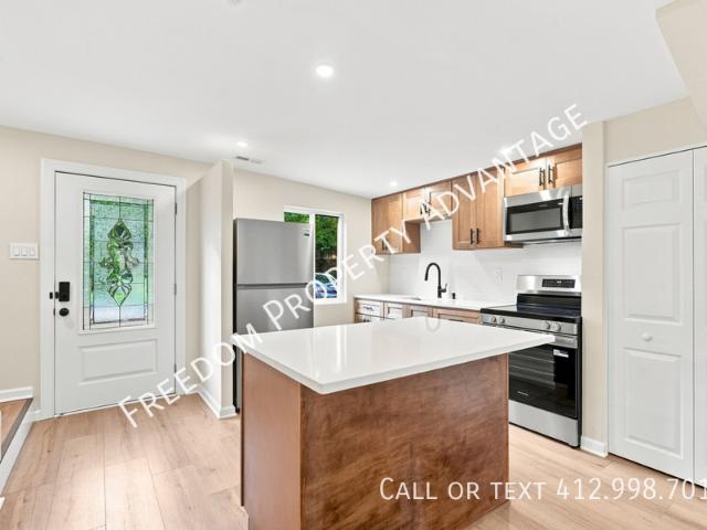 2 BR, 1.5 BA Apartment 320 Bank St, Sewickley, PA 15143