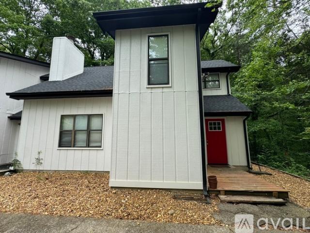 2 BR, 1.5 BA Apartment 3222 Joselin Lane, Unit B, Chattanooga, TN 37415