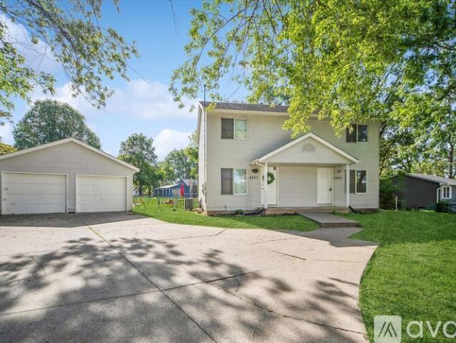 2 BR, 1.5 BA Apartment 3305 61st St, Des Moines, IA 50322