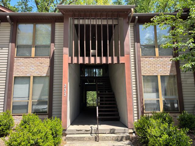 2 BR, 1.5 BA Apartment 333 W Lake Ave, Hendersonville, NC 28739