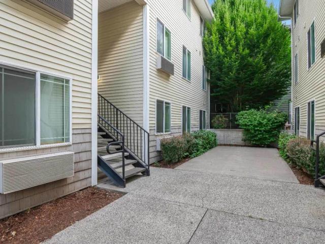 2 BR, 1.5 BA Apartment 340 Southeast 148th Avenue Unit 3E, Portland, OR 97233