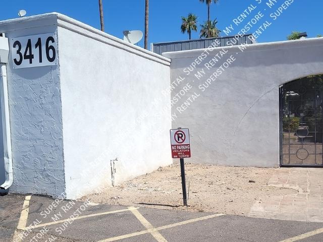 2 BR, 1.5 BA Apartment 3416 N 44th St., Phoenix, AZ 85018