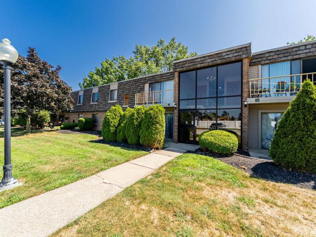 2 BR, 1.5 BA Apartment 34188 Euclid Avenue Unit J 23, Willoughby, OH 44094