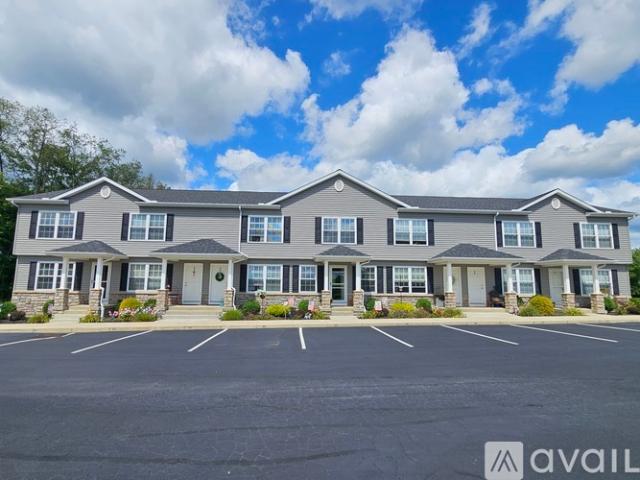2 BR, 1.5 BA Apartment 34 Circuit Street, Unit 61, Waterford, PA 16441