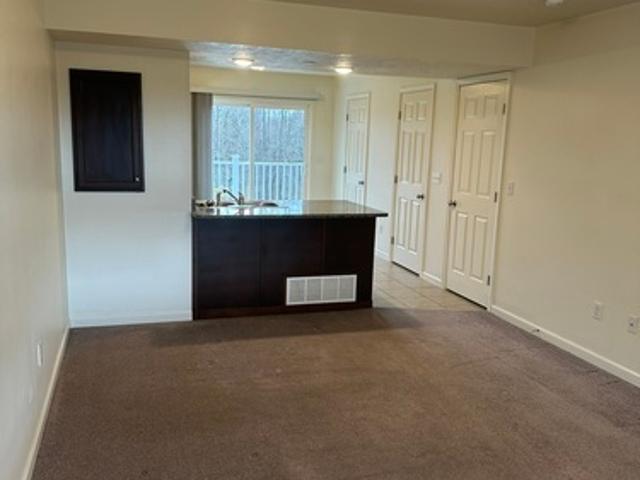 2 BR, 1.5 BA Apartment 34 Circuit Street, Unit 75, Waterford, PA 16441