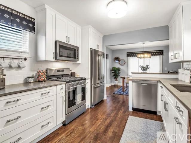 2 BR, 1.5 BA Apartment 351 Connecticut Street, Unit Urban Haven, Buffalo, NY 14213