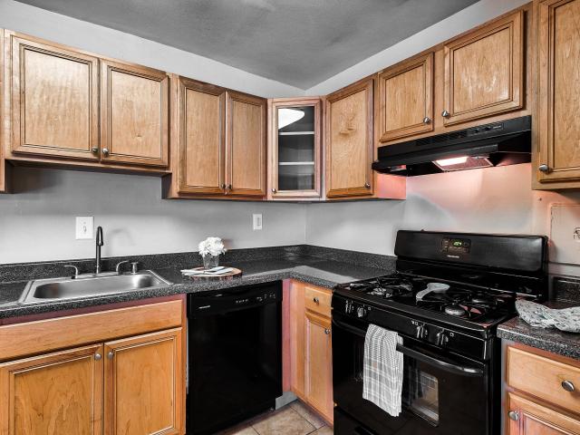 2 BR, 1.5 BA Apartment 374 North Summit Avenue Unit 406001, Gaithersburg, MD 20877