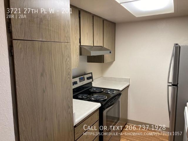 2 BR, 1.5 BA Apartment 3721 27th Pl W, Seattle, WA 98199