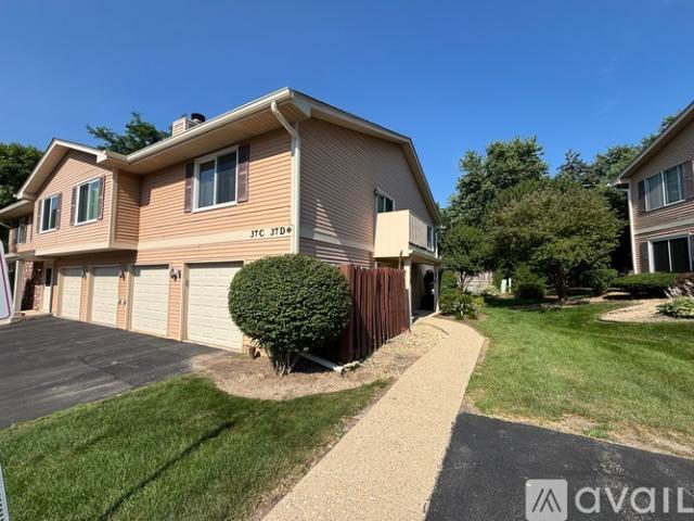 2 BR, 1.5 BA Apartment 37 East Hickory Street, Unit D, Lombard, IL 60148