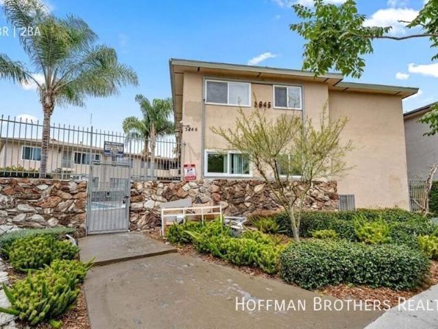 2 BR, 1.5 BA Apartment 3845 S Potomac Ave, Los Angeles, CA 90008